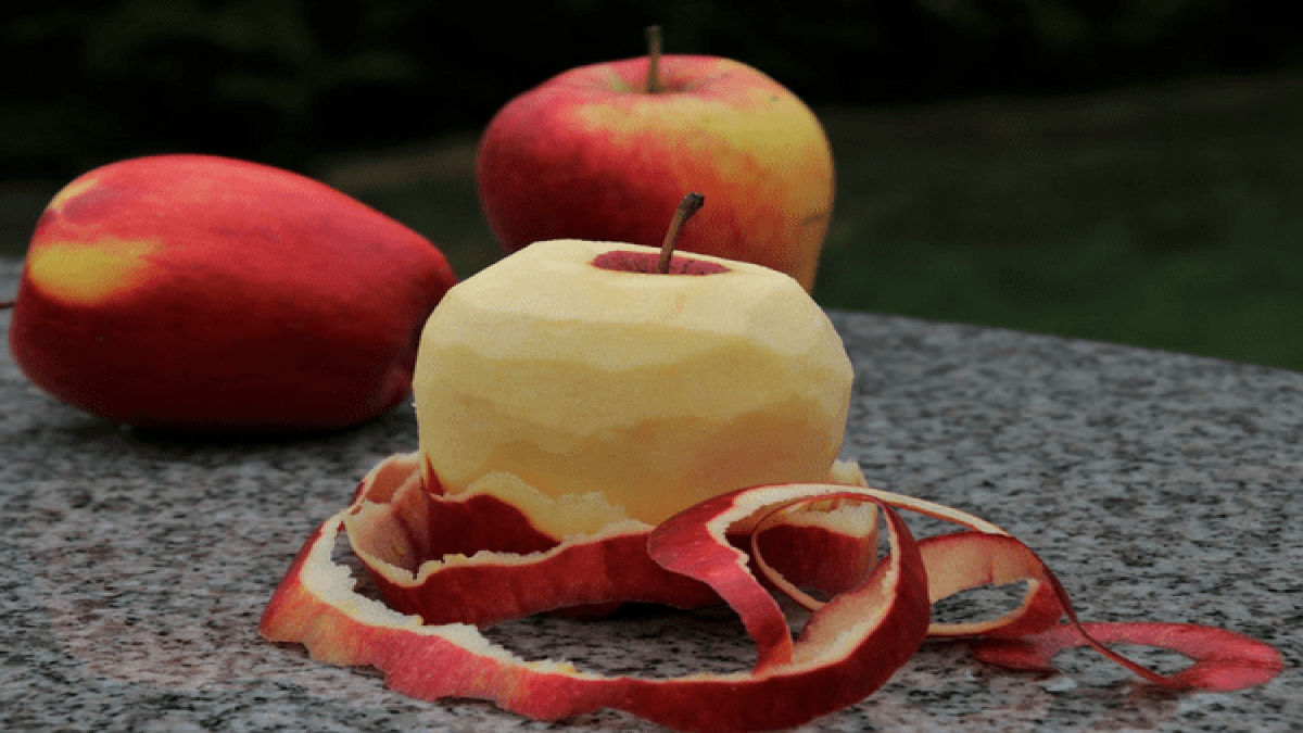 Peeled Or Unpeeled Apple - Which One Should You Eat? - Boldsky.com