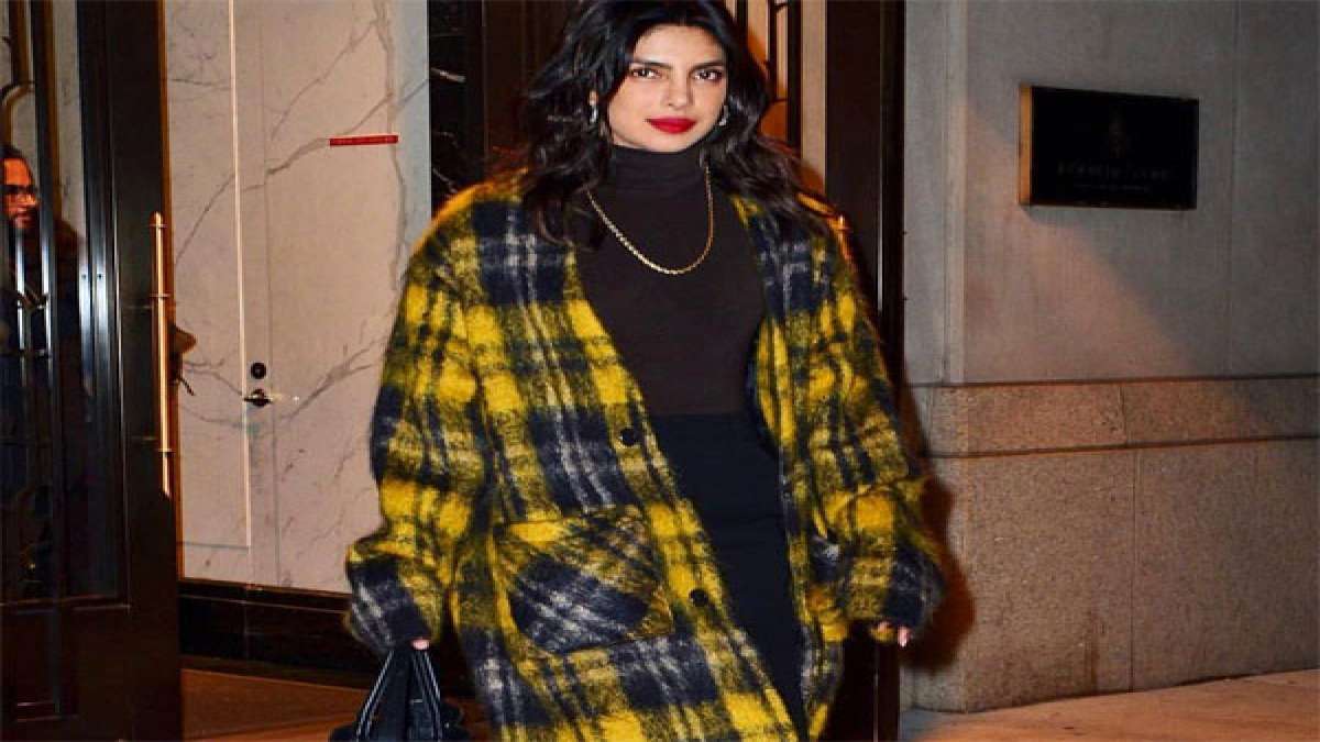 Priyanka Chopra Street-style Look Photoshoot - Boldsky.com