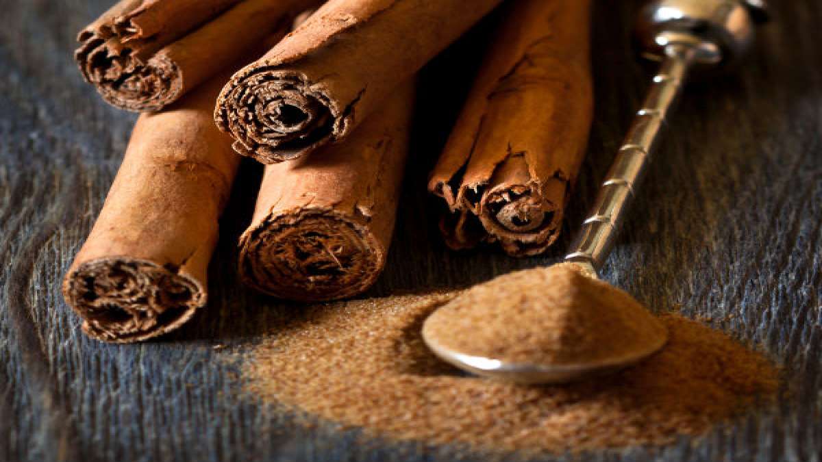 How To Make Cinnamon Face Mask For Uneven Skin Tone? - Boldsky.com