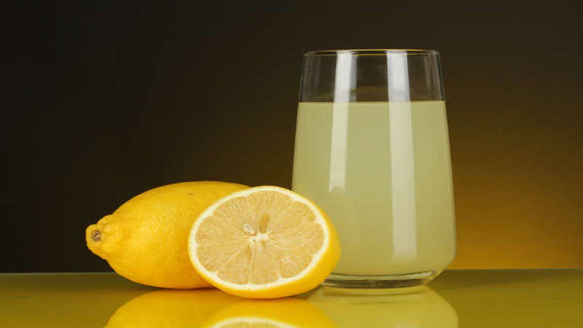9 Side Effects Of Lemon Juice: From Tooth Decay To Sunburn And More ...