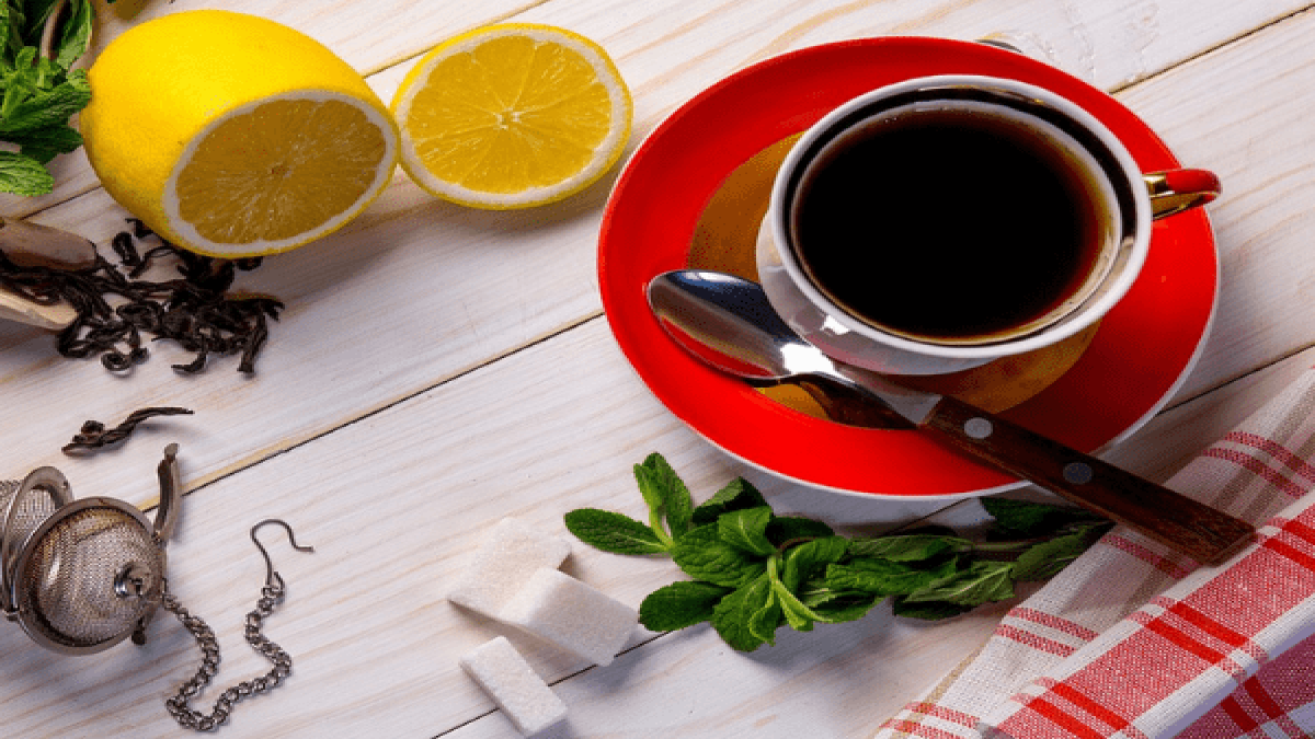 10 Reasons Why You Should Be Drinking Lemon Tea - Boldsky.com