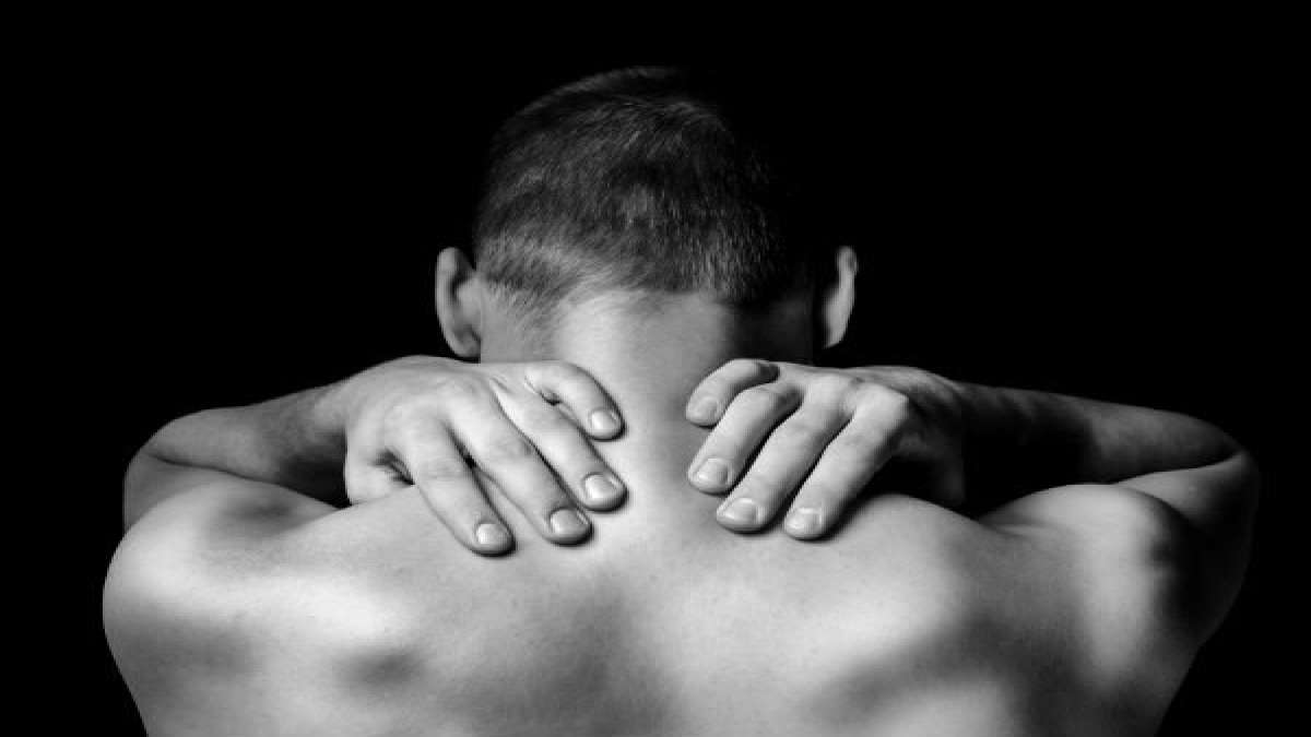 Cervical Dystonia: Symptoms, Causes, Diagnosis & Treatment - Boldsky.com