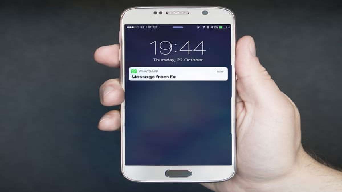 What Is Submarining In Relationship, Know About This New Dating Trend ...