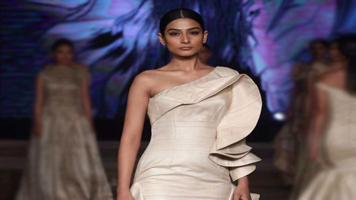 Khadi Outfits From The Khadi Thagzo Fashion Show - Boldsky.com