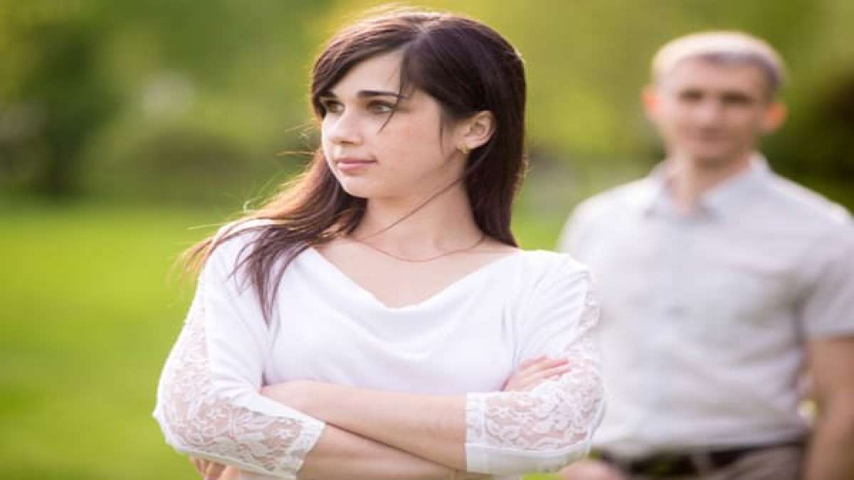 What Is An Ambivalent Relationship And Its Signs - Boldsky.com