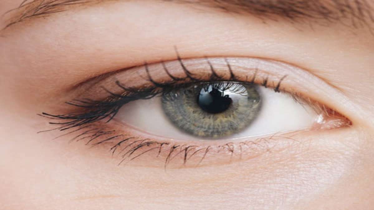 What Causes Eyelid Twitches (Myokymia) And How To Treat It - Boldsky.com