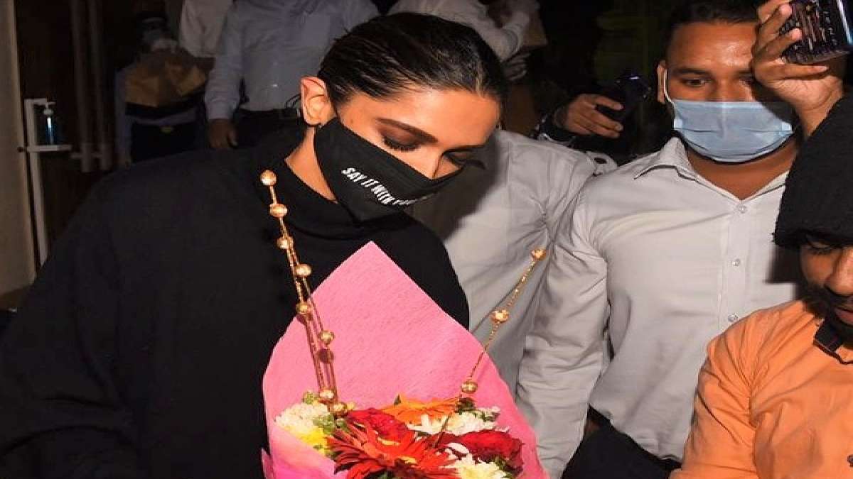 Deepika Padukone’s Mask And Smokey Eye Makeup Look From Her Birthday ...
