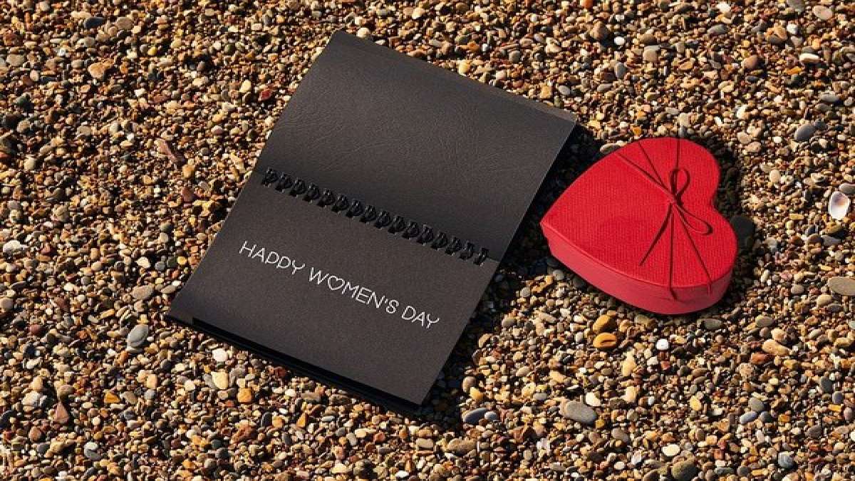 Women's Day 2021: 5 Gift Ideas To Make Her Feel Special - Boldsky.com