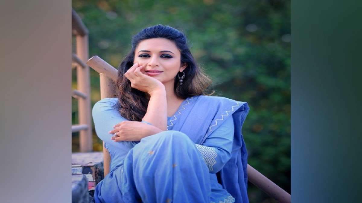Divyanka Tripathi Dahiya’s Blue Suit Look On Instagram - Boldsky.com