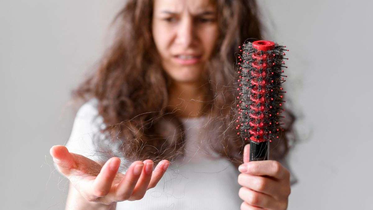 Daily Habits That Cause Hair Fall - Boldsky.com