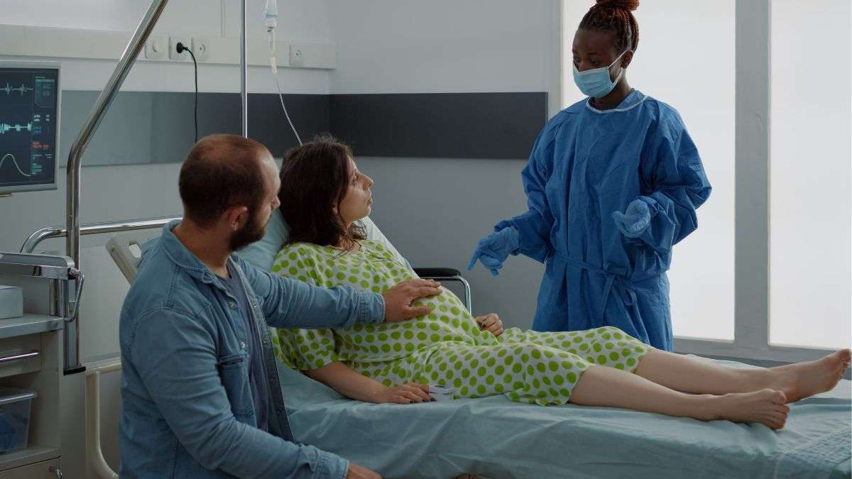 Signs Of Labor: 6 Signs You Are Nearing Labour: What To Do - Boldsky.com