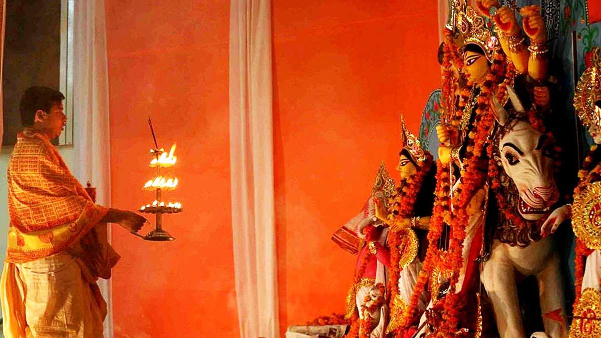 Aarti During Worship: Right Way To Do Aarti And Rules Involved ...