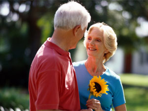 Ways To Keep Old Age Romance Alive - Boldsky.com