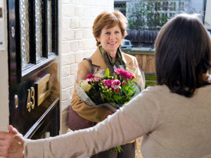 How Should You Behave As A Guest? - Boldsky.com