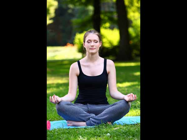 Top 5 Yoga Poses For A Calm Mind - Boldsky.com