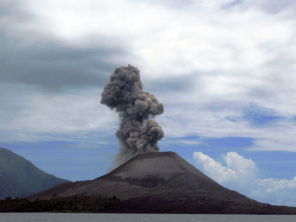 Worst Volcanic Eruptions That Destroyed All - Boldsky.com