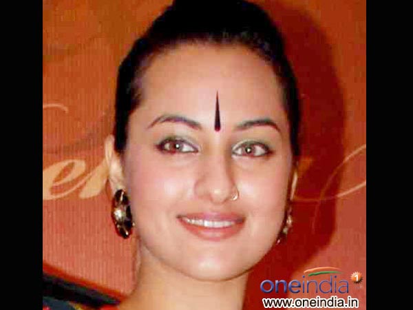 7 Bindi Styles For The Festive Season - Boldsky.com