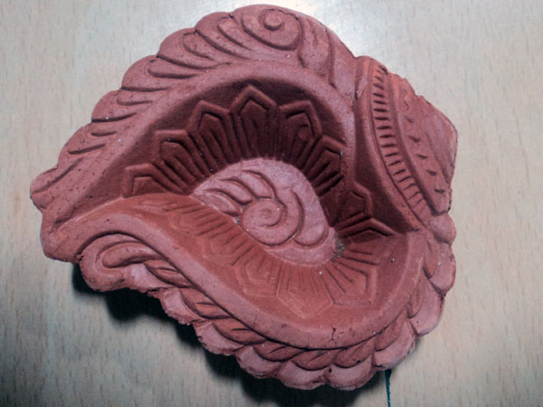 12 Diya Designs To Dazzle You This Diwali - Boldsky.com