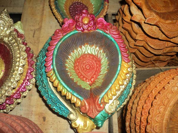 12 Diya Designs To Dazzle You This Diwali - Boldsky.com