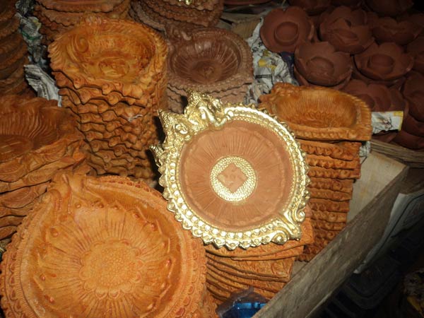 12 Diya Designs To Dazzle You This Diwali - Boldsky.com