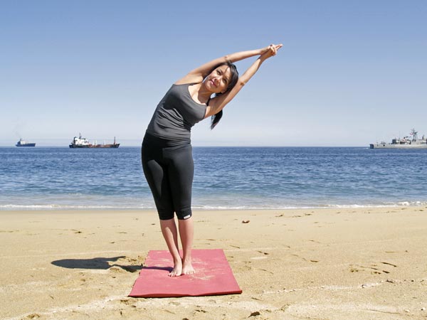 Ardha Chandrasana: Asana Of The Day - Boldsky.com