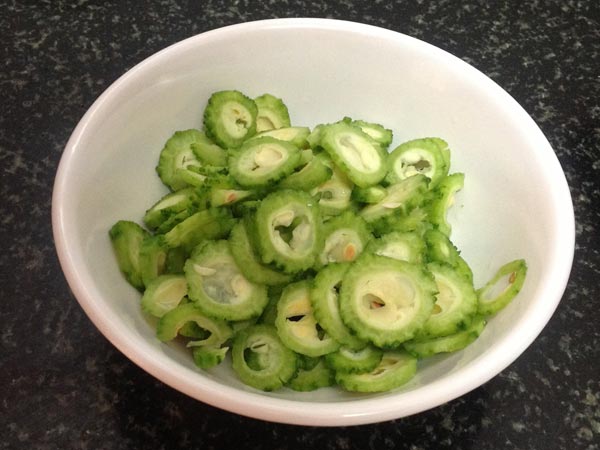 Aloo Karela: Step By Step Recipe - Boldsky.com