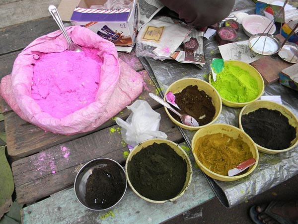 9 Great Places To Celebrate Holi - Boldsky.com