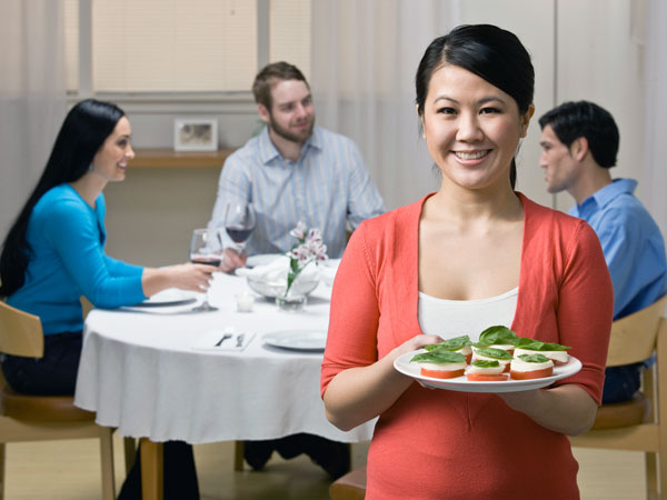 Guidelines To Organise A Potluck Party - Boldsky.com