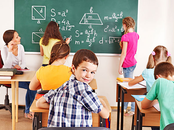 10 Tips To Survive A Boring Class - Boldsky.com