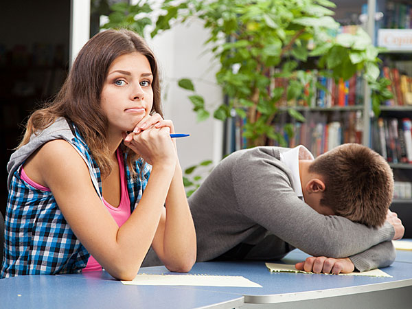 10 Tips To Survive A Boring Class Boldsky 10-tips-to-survive-a-boring-class-boldsky