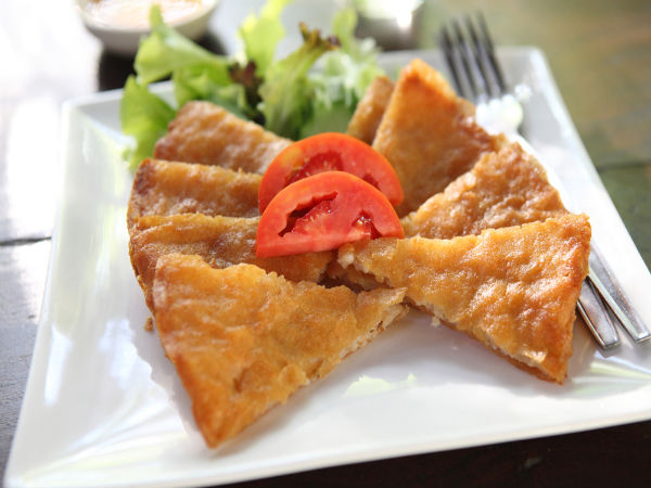 Stuffed Bread Pakora Recipe - Boldsky.com
