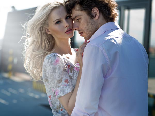 Clingy Boyfriend: Signs To Watchout For - Boldsky.com