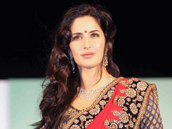 Wear A Red Bindi Like Celebrities - Boldsky.com