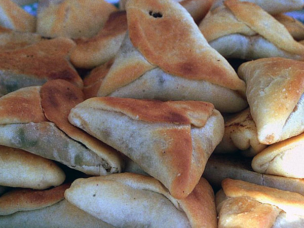 Types Of Samosas For An Evening Treat - Boldsky.com