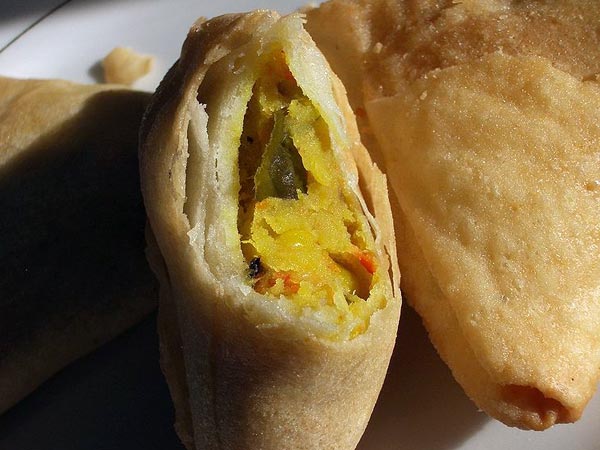 Types Of Samosas For An Evening Treat - Boldsky.com