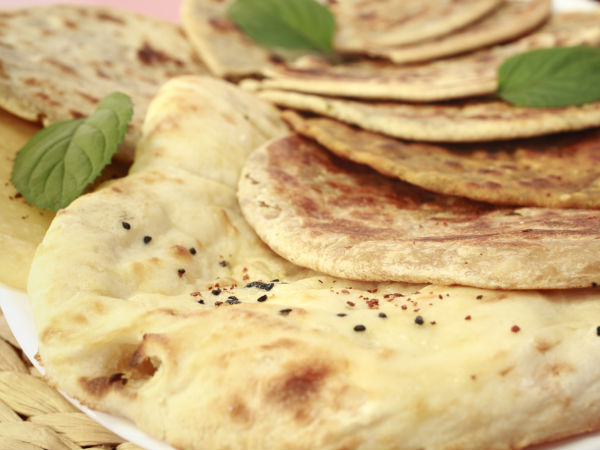 Mushroom-Peas Paratha For Breakfast - Boldsky.com