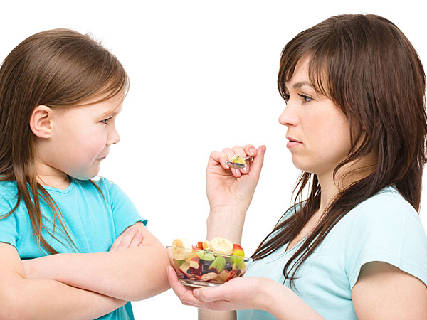 Forceful Feeding: Is It A Good Idea? - Boldsky.com