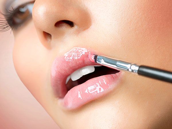 Make Thin Lips Look Plump Naturally - Boldsky.com