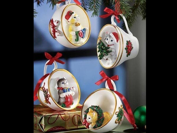Weird Christmas Tree Ornaments - Boldsky.com