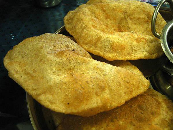 Besan Puri Recipe For Breakfast - Boldsky.com