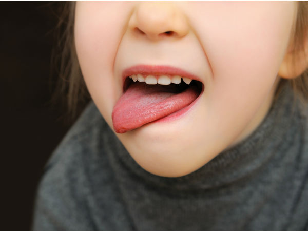 How To Clean Your Tongue: Hygiene Tips - Boldsky.com