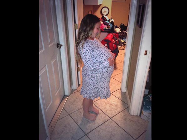 Weird Things Every Girl Does In Her Life