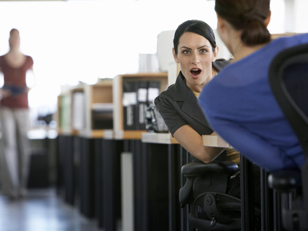 Are You A Victim Of Office Gossip? - Boldsky.com