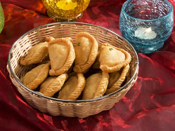 12 Awesome Sweet Recipes For Holi - Boldsky.com