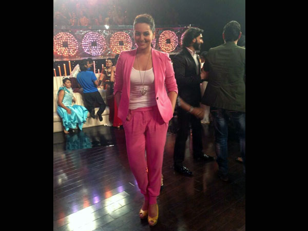 Celebrities In Smart Pant Suits - Boldsky.com