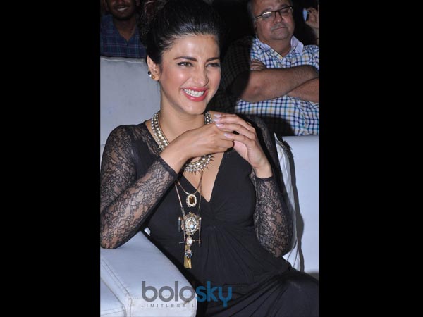 Shruti Haasan Stuns In Black Maxi Dress Race Gurram Success Meet