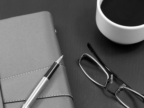 Best Tips To Organise Your Work Table - Boldsky.com