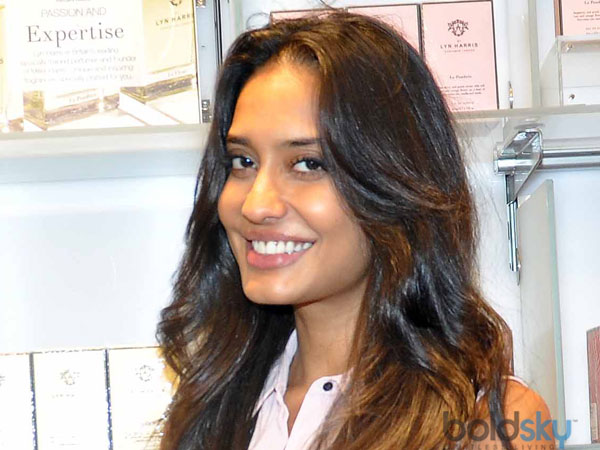 Lisa Haydon Looks Beautiful At Launch - Boldsky.com