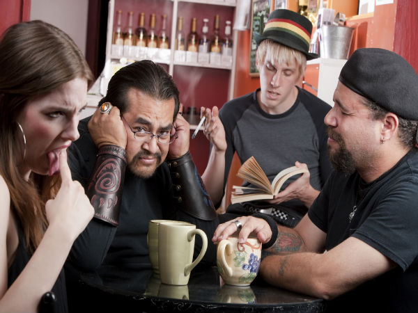 Are You Being Too Clingy To Your Friends? - Boldsky.com