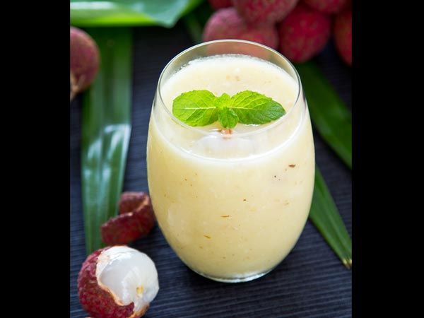 Lychee Pineapple Smoothie For Summer - Boldsky.com